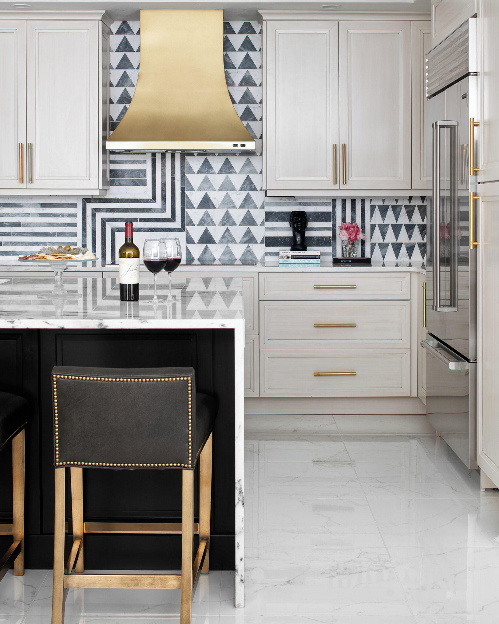 30 Trendy Kitchen Wallpaper Ideas for a Fresh New Look - Addicted To ...