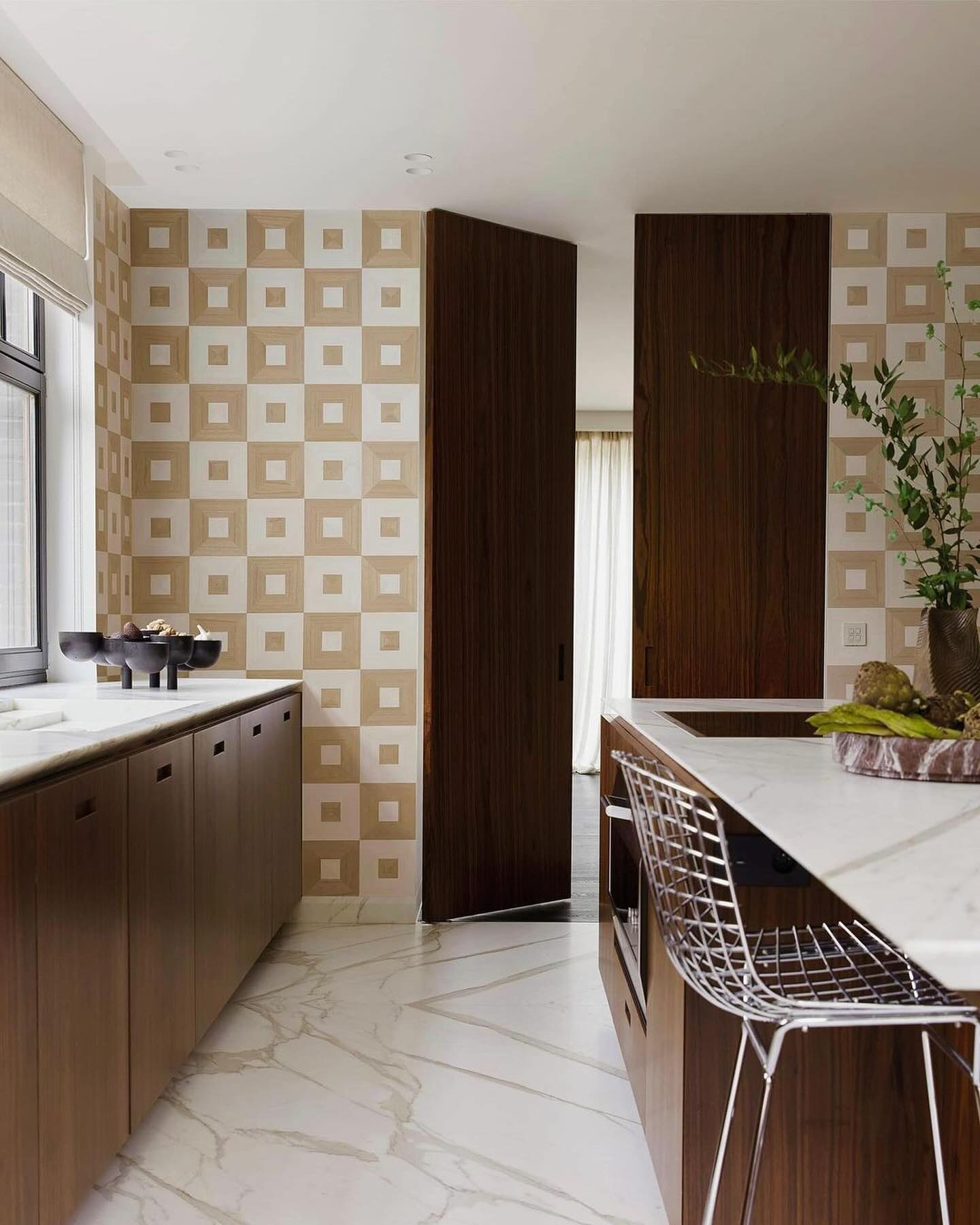 30 Trendy Kitchen Wallpaper Ideas for a Fresh New Look - Addicted To ...