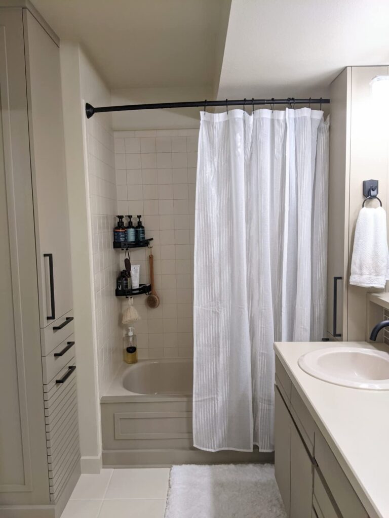 19 Small Bathroom Shower Curtain Ideas for a Modern Look - Addicted To ...