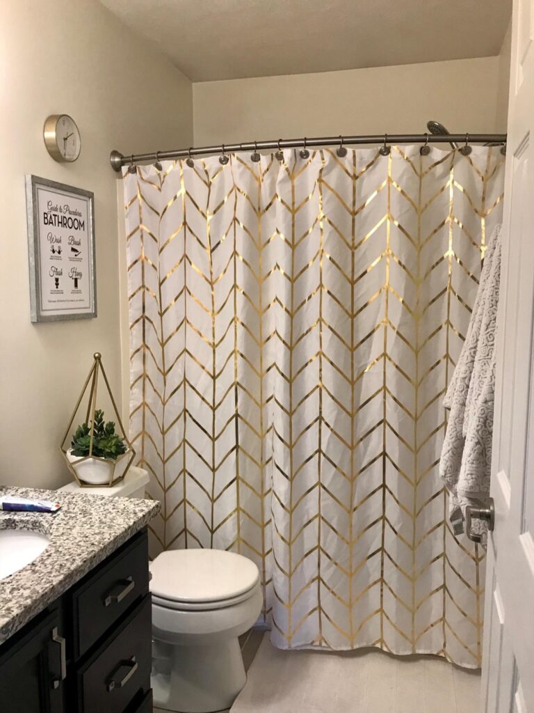 19 Small Bathroom Shower Curtain Ideas for a Modern Look - Addicted To ...