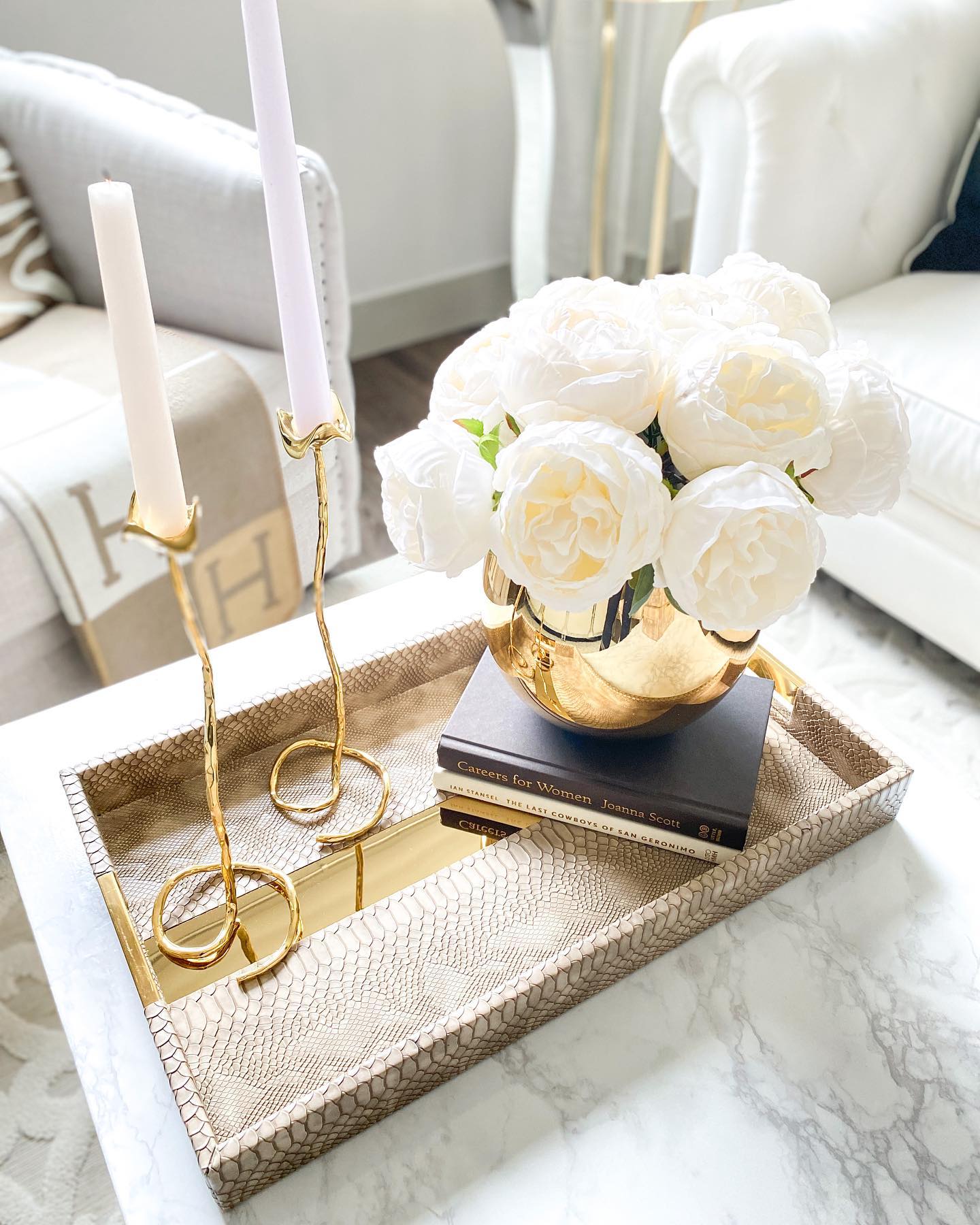 32 Trendy Coffee Table Decor Ideas for Your Living Room - Addicted To ...