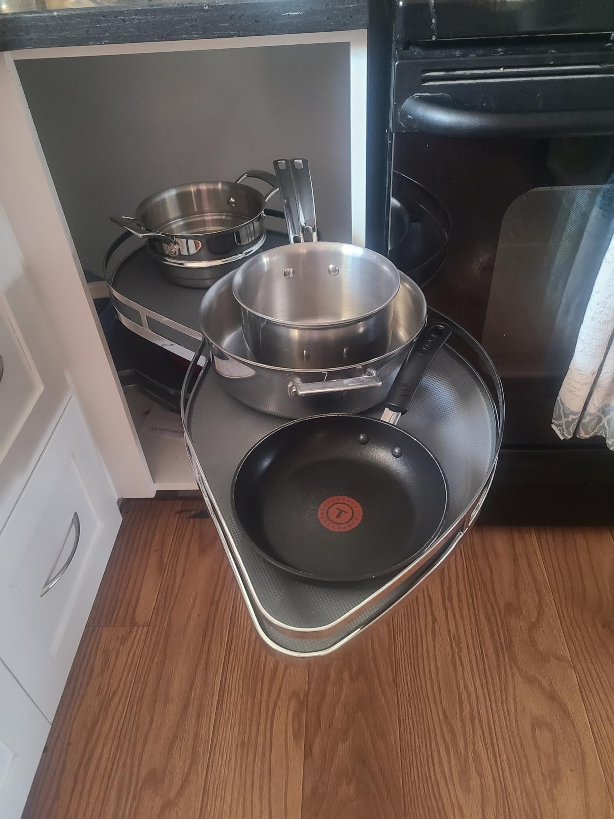19 Clever Pot and Pan Storage Ideas for an Organized Kitchen - Addicted ...