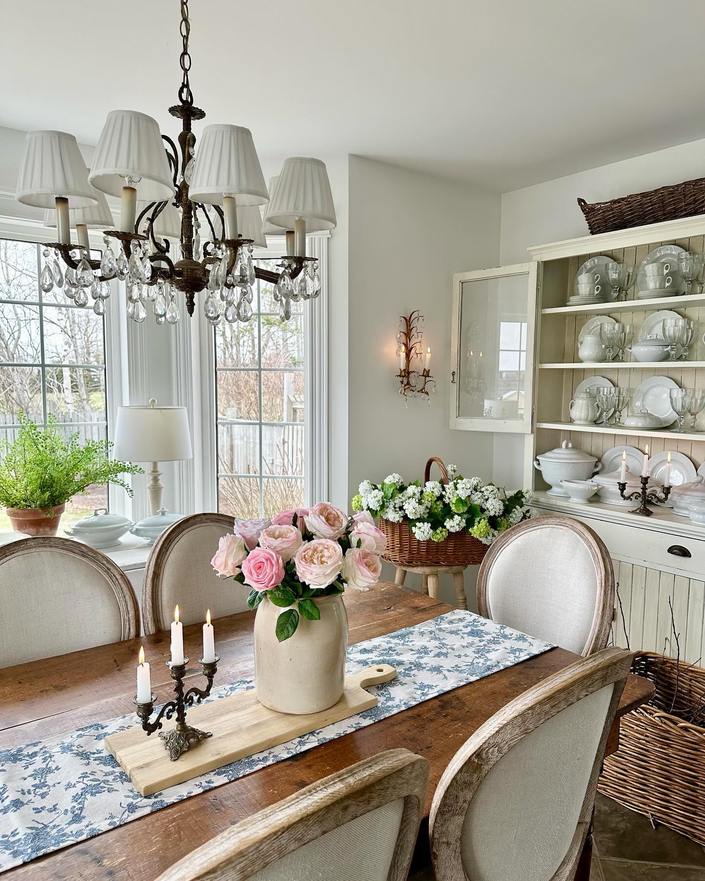 21 Trendy Dining Room Table Decor Ideas for a Fresh Look - Addicted To ...