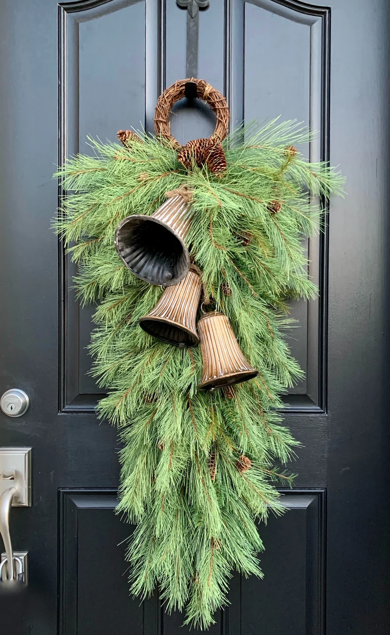 27 Gorgeous Christmas Swags for Front Door Ideas - Addicted To Organization
