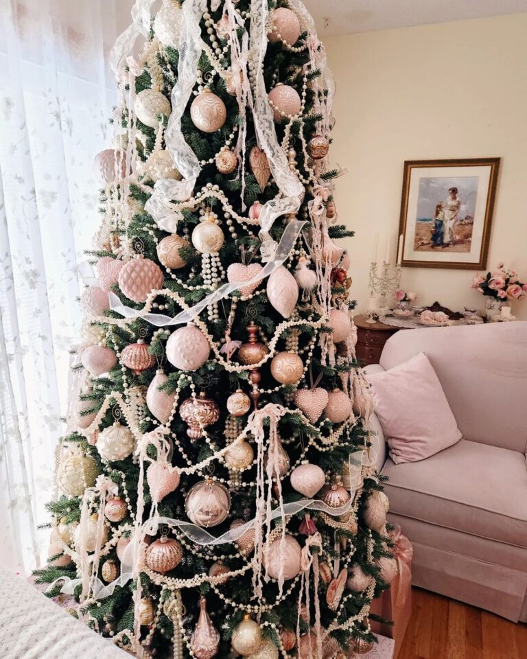36 Pink Christmas Tree Decorations That Will Wow Guests - Addicted To ...