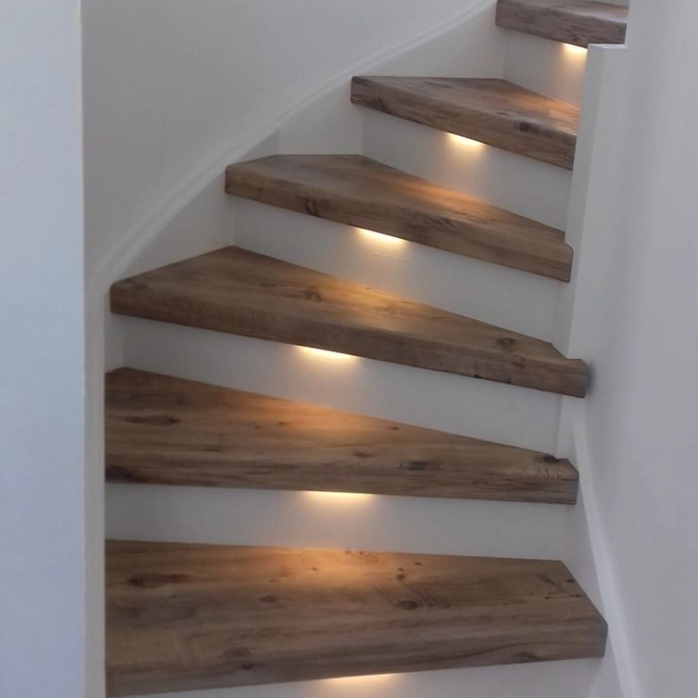34 Brilliant Staircase Lighting Ideas for Every Style - Addicted To ...