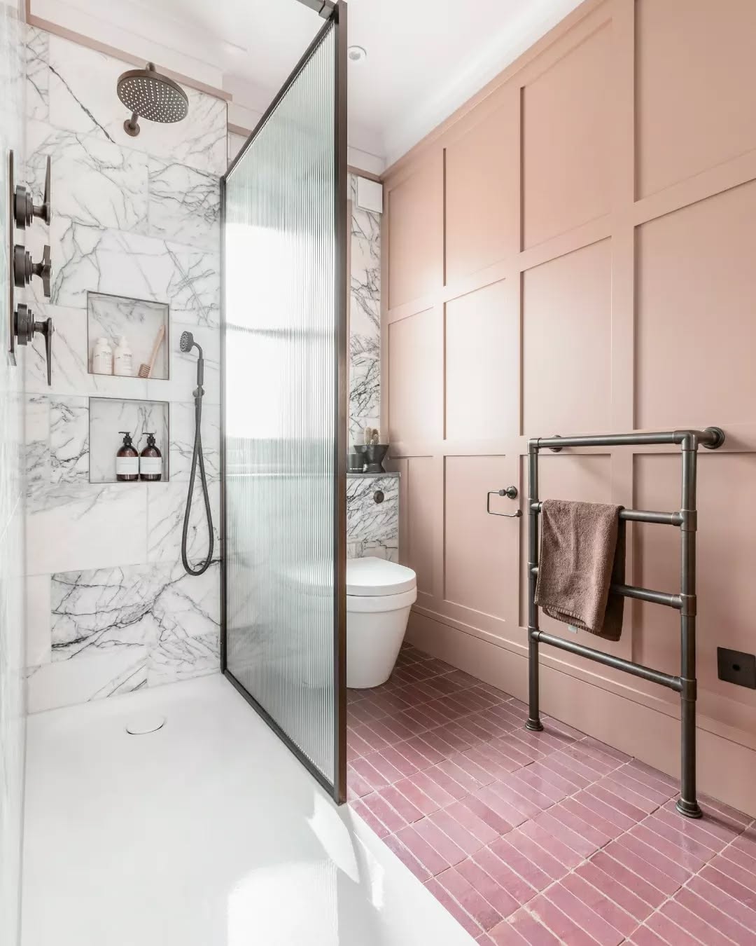 35 Modern Small Walk-In Shower Ideas No Doors - Addicted To Organization