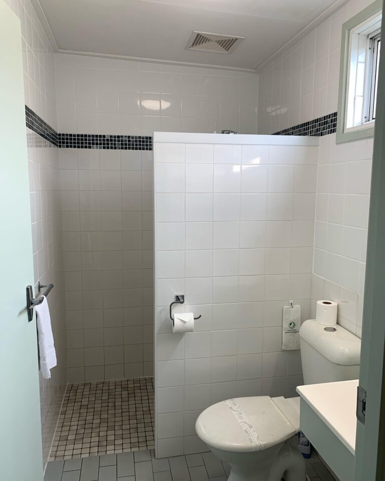 35 Modern Small Walk-In Shower Ideas No Doors - Addicted To Organization